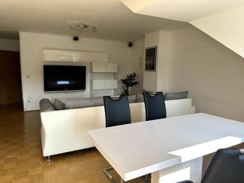 Großzugige 2-zimmer-wohnung Mit Balkon, Ruhige Lage - Aschaffenburg