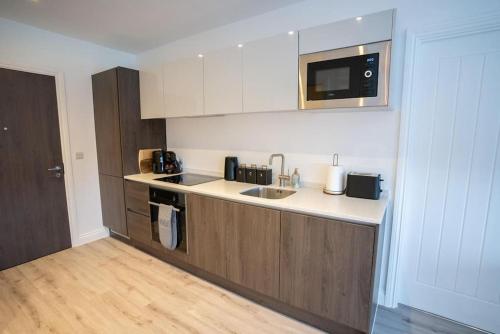 Luxury 1-bed Flat - Free Parking - Solihull