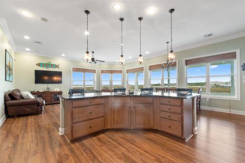 Waterfront Oasis W/ Dock, Sleeps 12 - Mississippi
