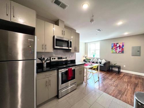 404 Rose In The City 1 Bd Living Room In Center City - Callowhill - Philadelphia