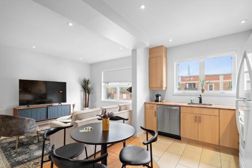 Trendy 2-bedroom Haven By Jean Talon Market - Montreal