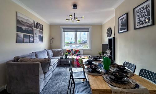 Colourful Life-house Near Glasgow - 格拉斯哥