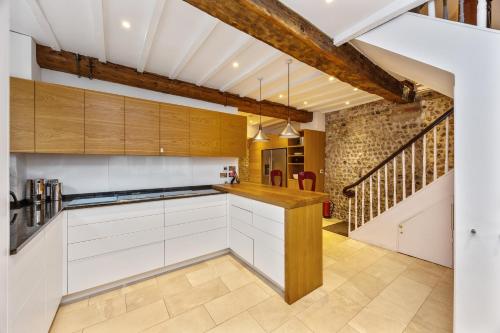 The Coach House - Traveller Award 2026 - A Stunning Three-storey Property Nestled In The Heart Of Th - Brighton