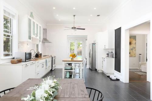 2br/2bth W/private Pool, Riverwalk, Downtown - AT&T Center