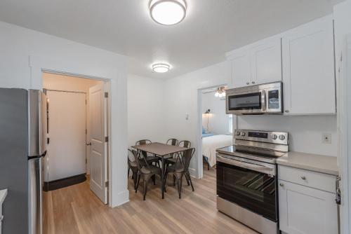 #Stayinmydistrict Coos Bay Goldfinch Cottage - Coos Bay, OR