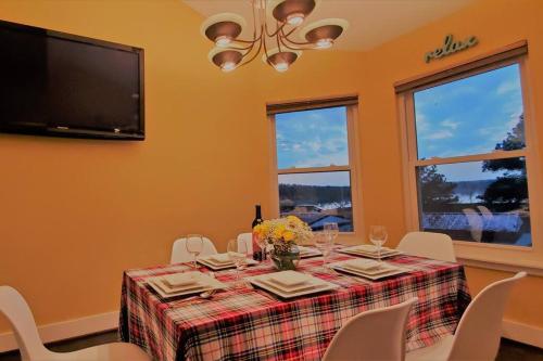 Tranquility 2 Bedroom Villa By The Lake With Green Backyard - Goat Island, Trinity