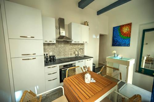 Central Valletta Duplex With Balcony - Valletta