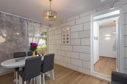 Apartment Hitri - One Bedroom Apartment With Terrace And Garden View - Dubrovnik