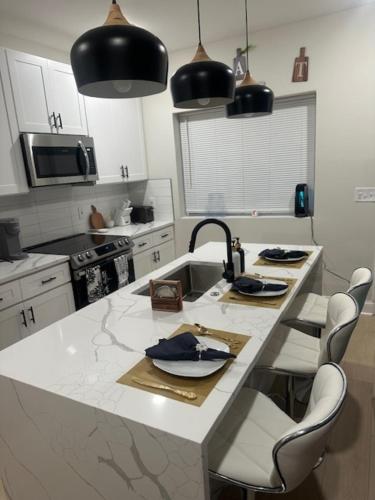 Modern 4br- Near Everything! - Dundalk, MD