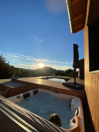 Accords Pyrénées - Vue Pyrénées - Piscine et spa - classé 4 étoiles