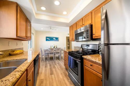 Charming Home Just Steps From The Beach 2 Bedroom, Private Back Patio, & Free Wifi - Newport Beach, CA