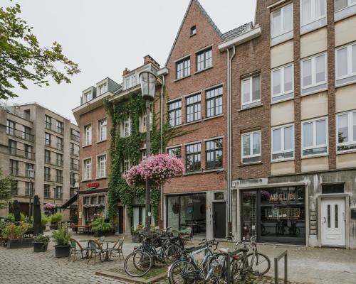 Shway - The Book Binder - Anvers
