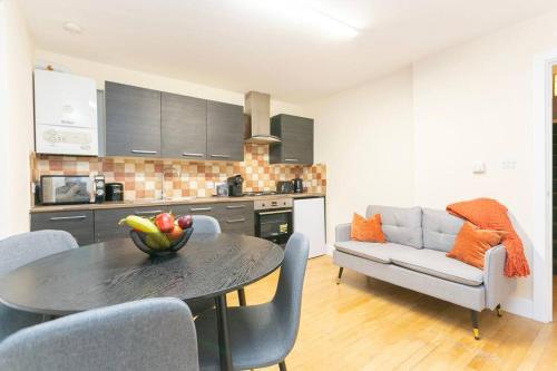 Trendy 1br In West Kensington -Opposite Station - Earls Court