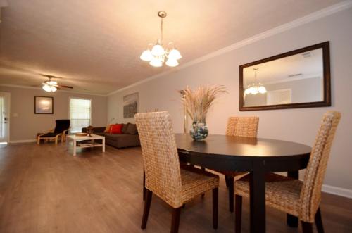 Modern 2br Townhome, Sleeps 6,near Atl - Conyers, GA