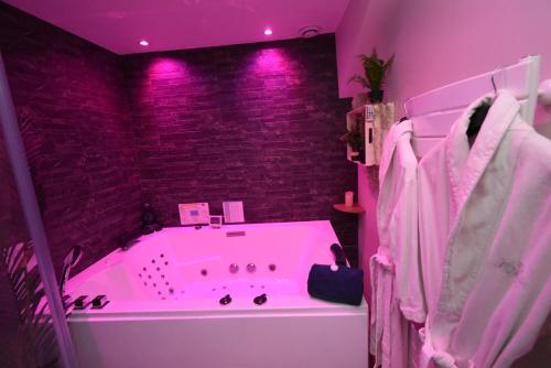 Spa Privatif Love Room, Le Hammam Et Bulles, Chez Nuits Chartraines - Chartres