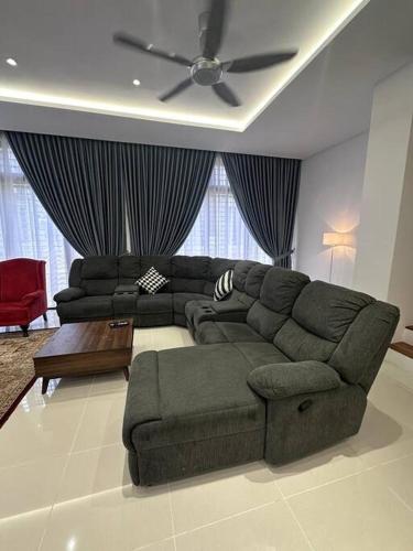 La Cassia - Comfortable, Spacious, Holiday Home - Serdang
