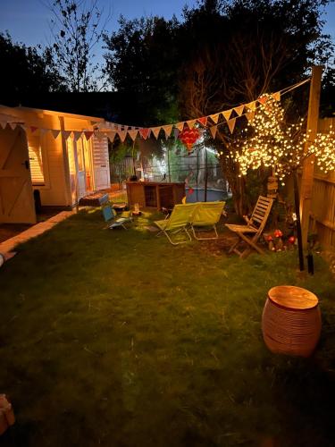 29 Park Avenue , Shoreham-by-sea , Cozy Cabin - Brighton and Hove