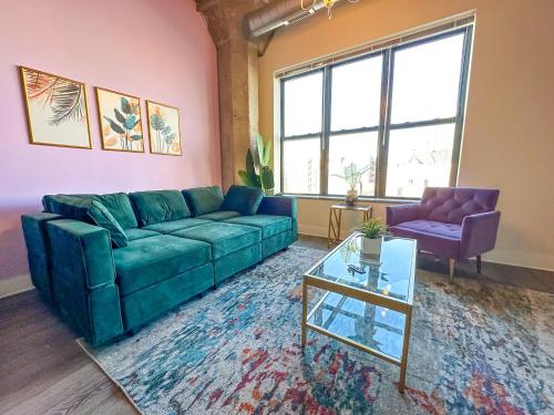 Mccormick Place Skyline View 2br-2ba With Optional Parking For 8 Guests - Cicero, IL