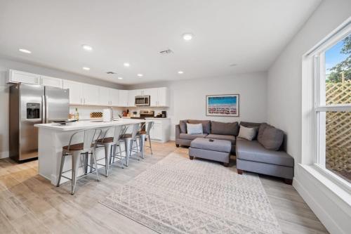 New! Few Minutes To Downtown, 10 To The Beach! - West Palm Beach, FL