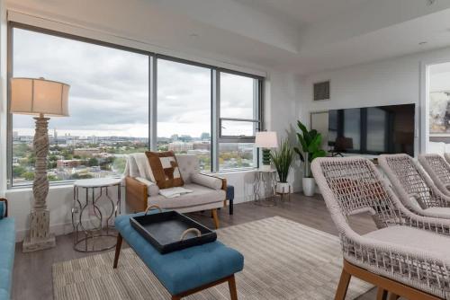 High Rise Retreat W City Skyline Views Shared Gym - Bedford, MA