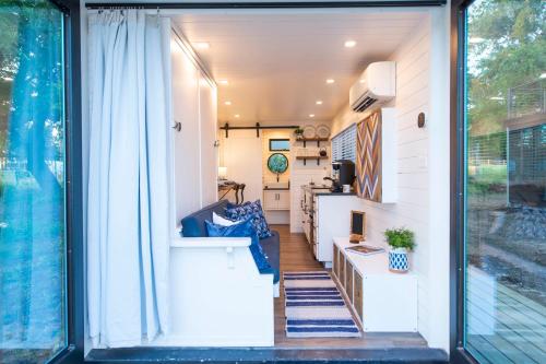 The Bluebonnet-tiny Container Home Country Setting 12 Min To Downtown - Waco, TX