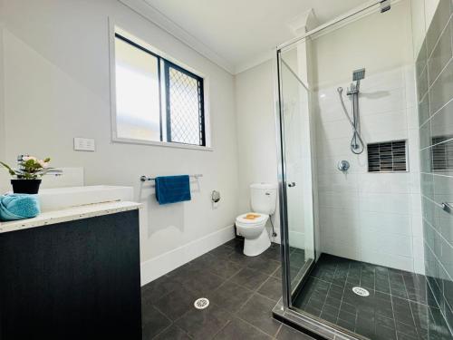 16a Serene Ensuite Room In Coopers Plains - 브리즈번