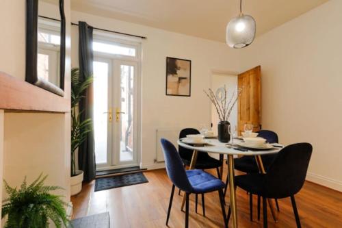 Stylish 2 Bedroom Home With Free On Street Parking - Derby
