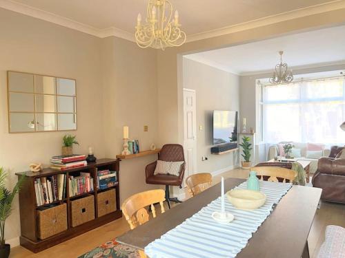 Artistic 3 Bed Home In Old Trafford Next To Mufc - Manchester