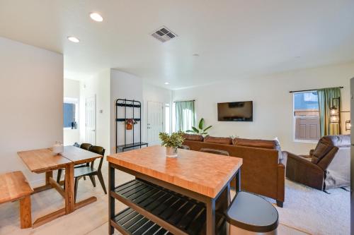 2 Mi To Dtwn Flagstaff: Home W/ Balcony! - Flagstaff, AZ