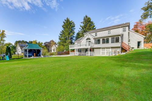 Lake Champlain Fun: Apt W/ Fire Pit & Large Yard! - Shelburne Vineyard, Shelburne