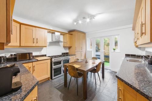 Cozy Maisonette In Langley Vale - Epsom