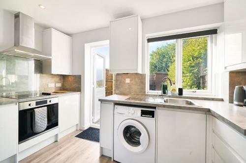 Trendy 2br Aylesbury Home, Sleeps 4, Parking, Work, Leisure, Friendly - Aylesbury