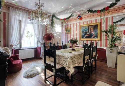 Mondo Diverso By Kot Sen Rare Hand-painted Residence - Ljubljana