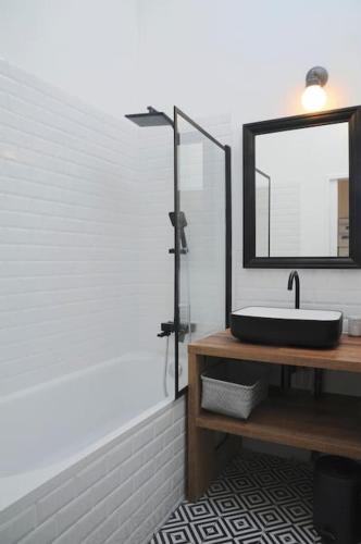 Studio Calme Aux Portes De Paris - ibis Budget Paris Nord 18ème