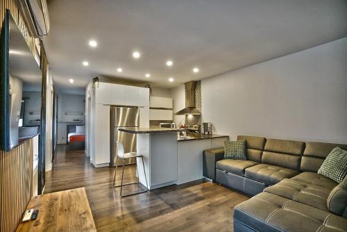 Downtown Sherby - Central, Parking, King Bed, Sleeps 3 - Sherbrooke