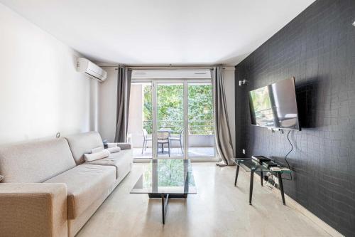 Magnificent Apartment With Parking And Balcony - Cannes