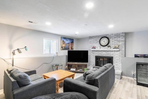Beautiful Home With Mountain Views - West Jordan