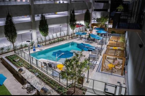 Central Located Modern West Midtown Suite - Brookhaven, GA
