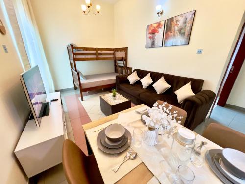 Cozy 1 Bedroom Apartment In Dubai By Al Ghaimah Holiday Homes - 샤르자