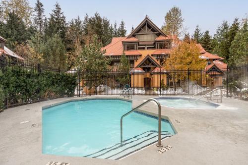 1br In Sunpath, Epic Village Location, Private Patio, Pool And Hot Tub, Parking - Whistler