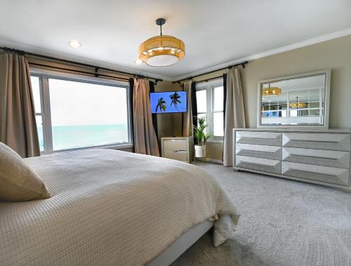 Modern 4bdr Oceanfront Home - Norfolk, VA