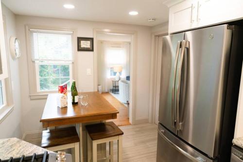 5-star Renovated 3br Home & Backyard Deck Near Su & Hospitals - Syracuse, NY