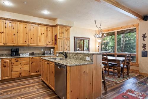 Glenfiddich Condo, Deer Valley Resort, Cozy Interiors, Private Patio, Private Hot Tub, Stunning View - Utah