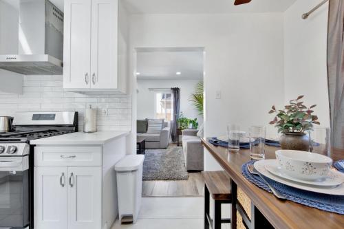 Modern Peaceful Private Oasis Near The Beach - Santa Monica, CA