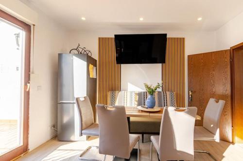 Townhaus-rhens 8 Schlafzimmer, Sauna, Weinkeller, Fotostudio, Hunde Willkommen - Lahnstein