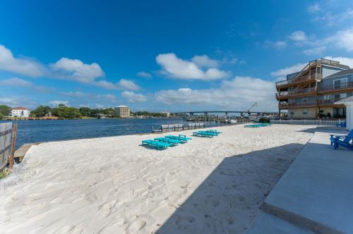 Beachfront Stay With Pool Access Bluefish 1 - Island Time, Fort Walton Beach