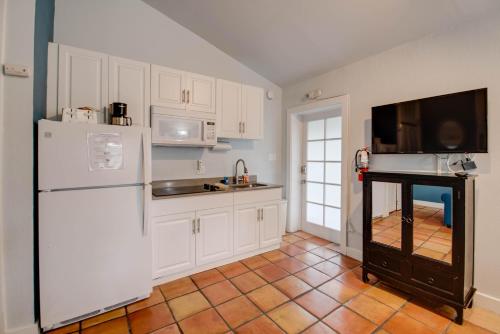 Osprey Suite | Charming Hideaway, Hot Tubs! - Key West, FL