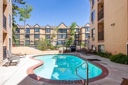Great Location, Sleeps 4, 5 Min Drive To Ski & Bike Access, Shared Pool! - Park City, UT