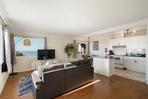 Mountain View 2br Retreat With Private Deck - Pacifica, CA