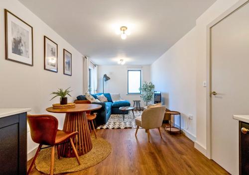 Central 1bd With Free Underground Parking - Cheltenham